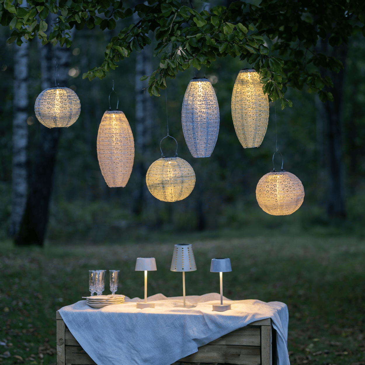 Solar lanterns for outdoors: atmospheric, wireless and sustainable